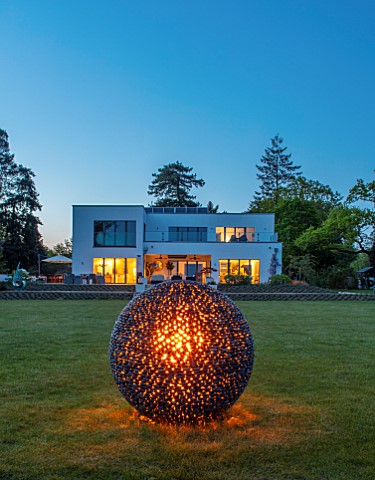 94885- DAVID HARBER SUNDIALS : Asset Details -Clive Nichols